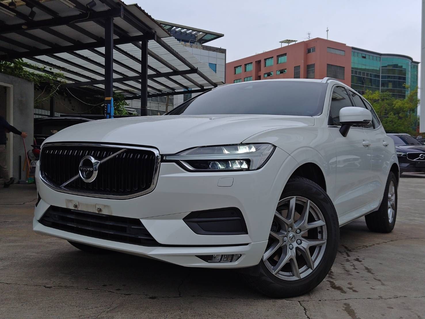 Volvo XC60 2020年二手車 99.0萬 台北市-冗員車庫 | 8891汽車