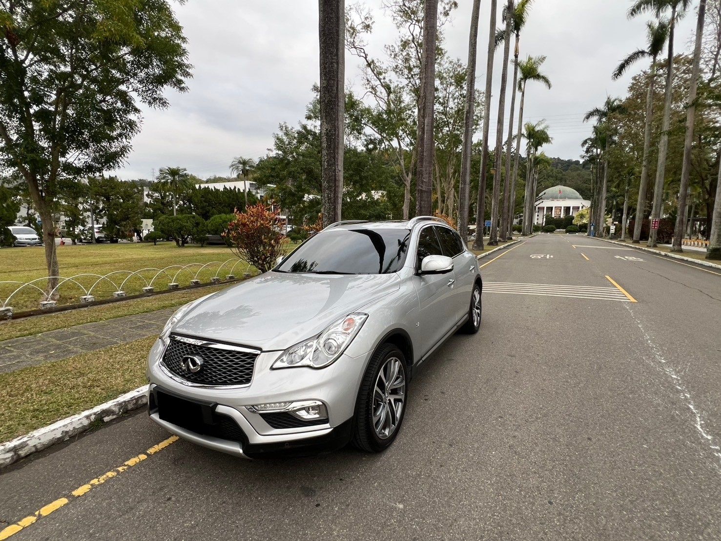 Infiniti QX50 2017年二手車 40.0萬 台中市-豬豬人中古車 | 8891汽車