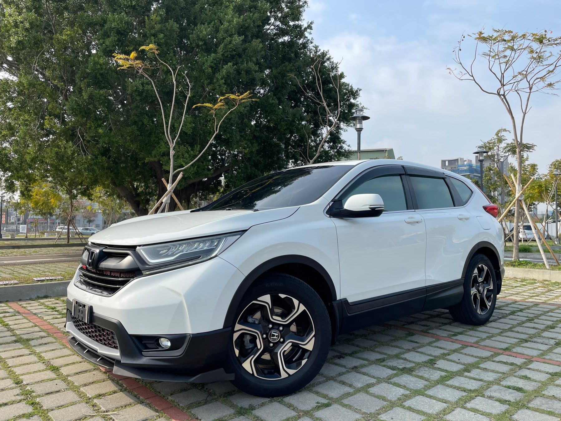 Honda CR-V 2017年二手車 電洽 台中市-世家汽車有限公司 | 8891汽車