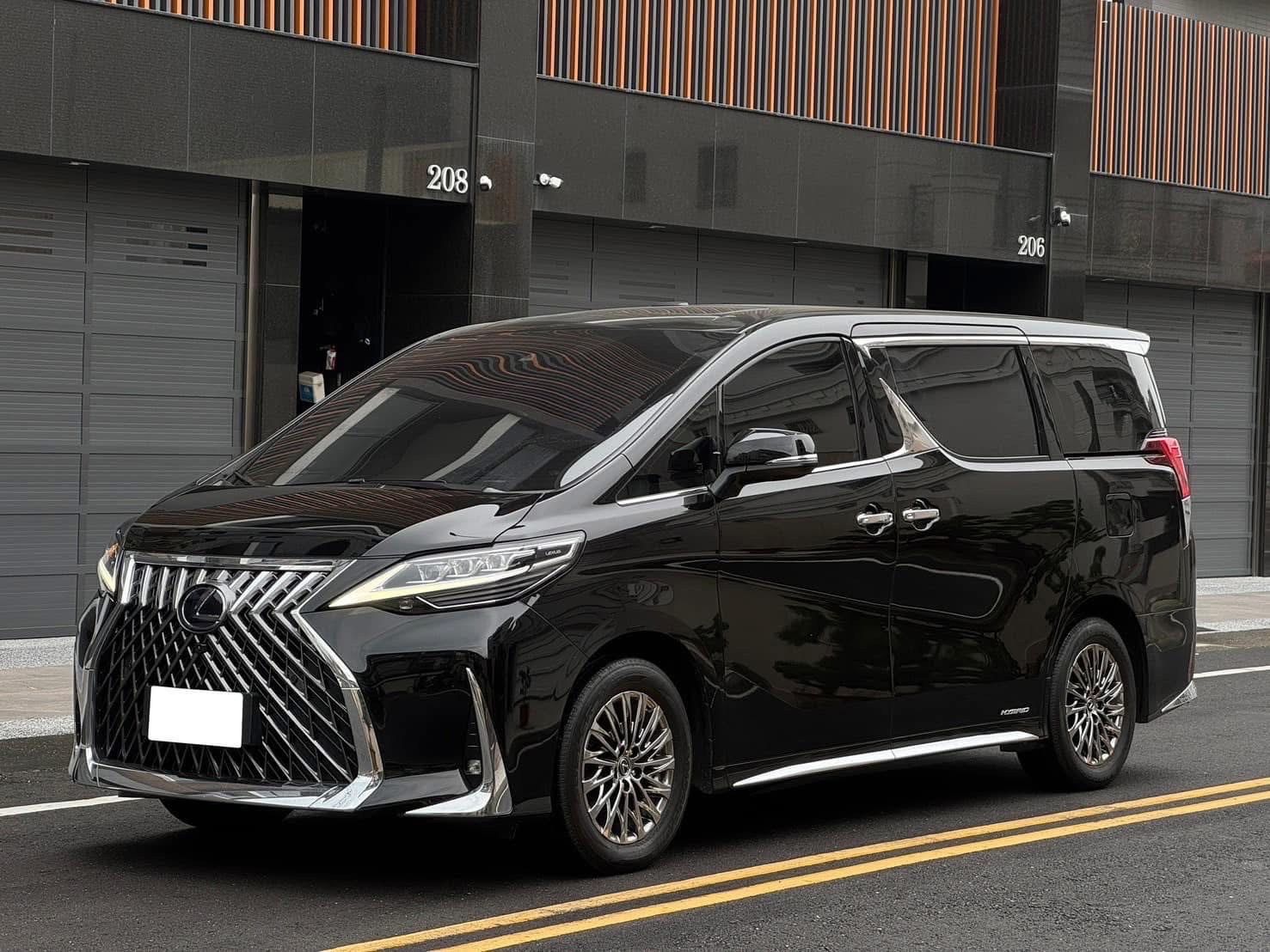 Lexus LM 2022年二手車 289.8萬 高雄市-江江好車業 | 8891汽車