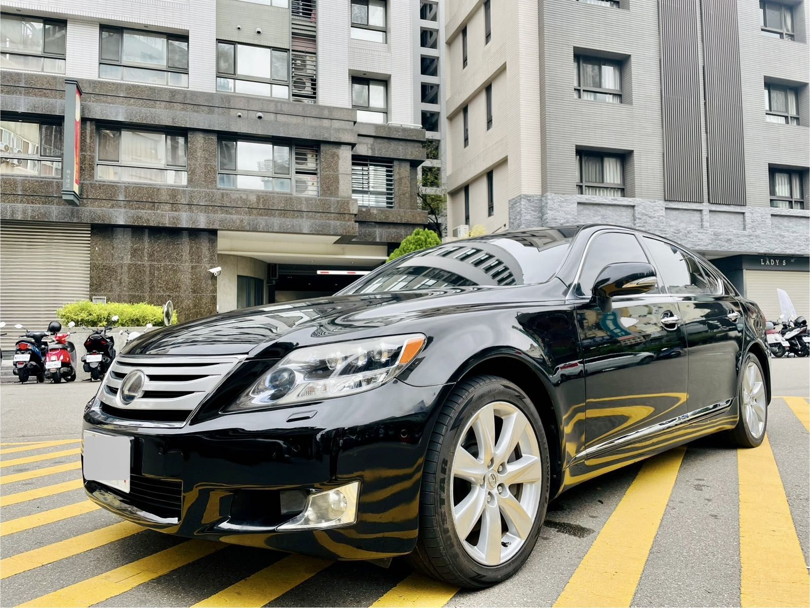 Lexus LS 2008年二手車 29.8萬 台中市- | 8891汽車