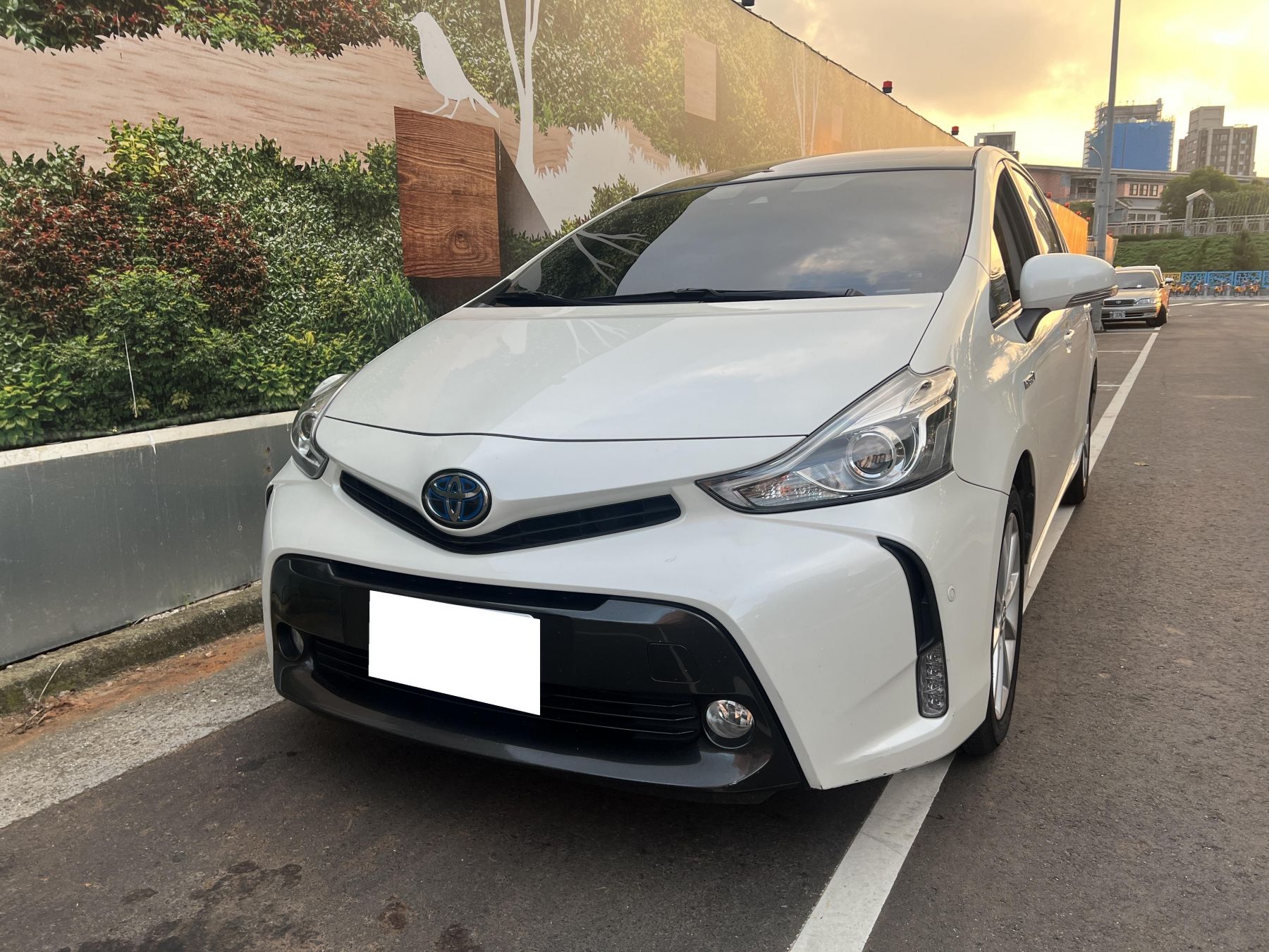 Toyota Prius α 2017年二手車 35.8萬 新北市-伯樂車業 | 8891汽車