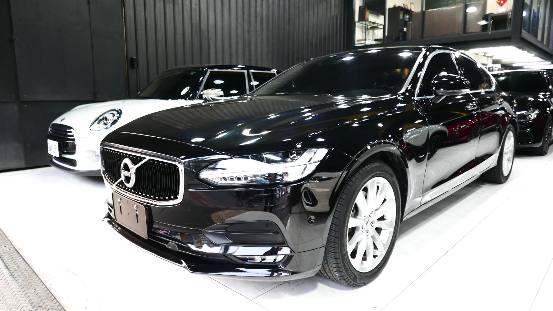 Volvo S90 2018年二手車 79.8萬 高雄市-高雄詠昌汽車 天祥店 | 8891汽車