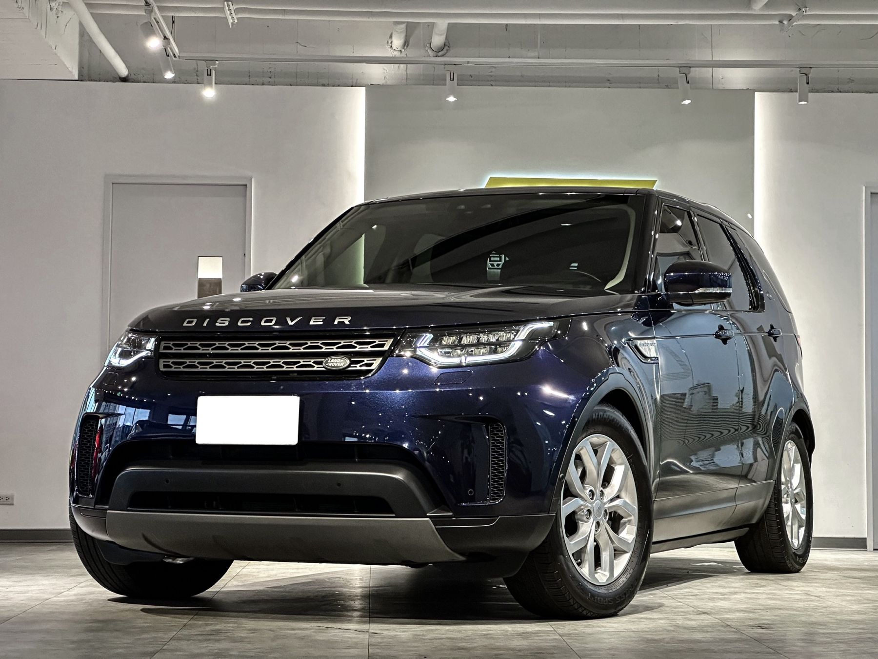 Land Rover Discovery 5 2018年二手車 138.8萬 台北市-凱爾車業-民權店 | 8891汽車