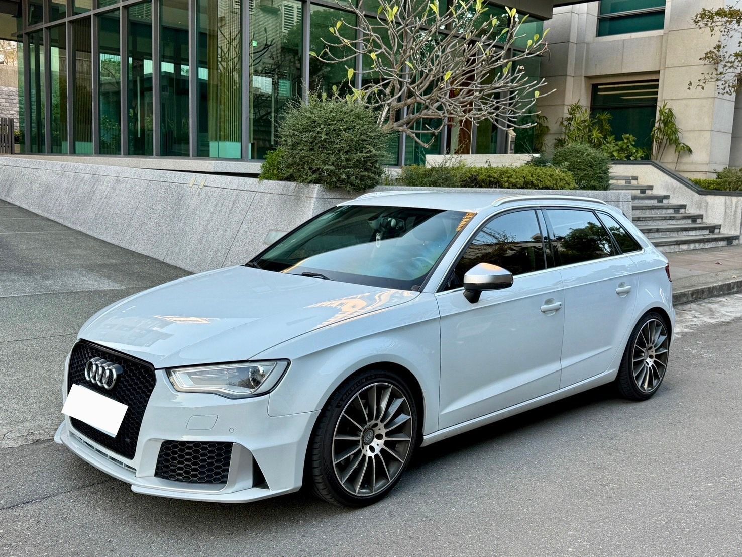 Audi A3 5D 2014年二手車 35.8萬 台中市-微笑車庫 | 8891汽車