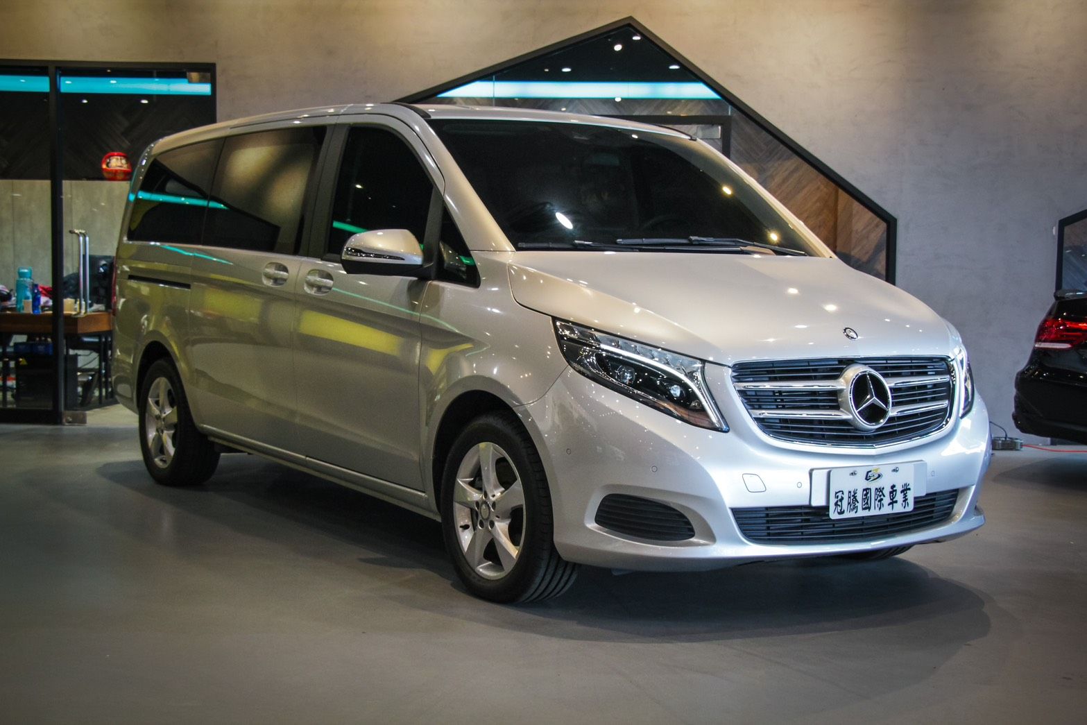 Mercedes-Benz V-Class 2018年二手車 148.0萬 新北市-冠騰國際車業_子鈞 | 8891汽車