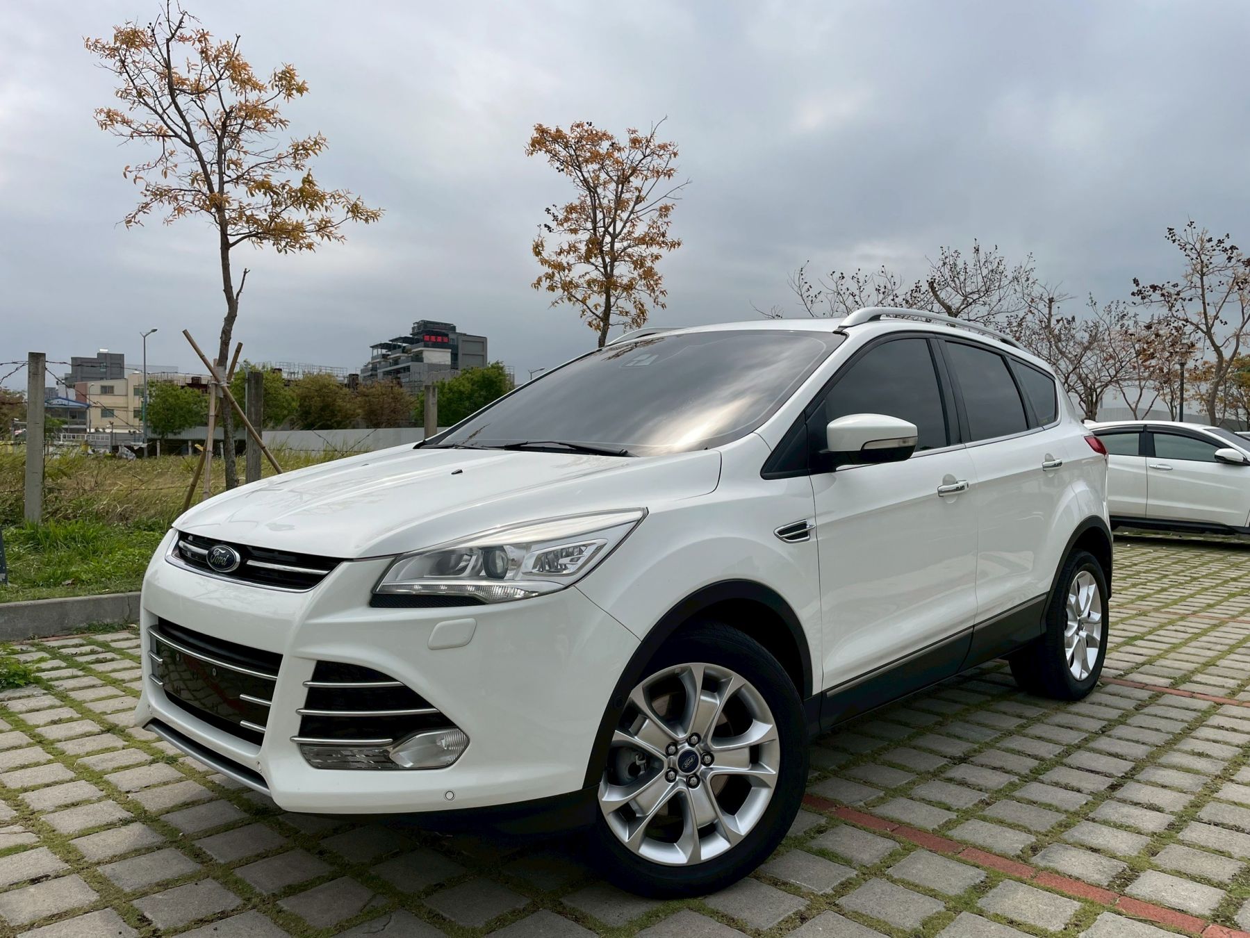 Ford Kuga 2014年二手車 23.8萬 台中市-世家汽車有限公司 | 8891汽車