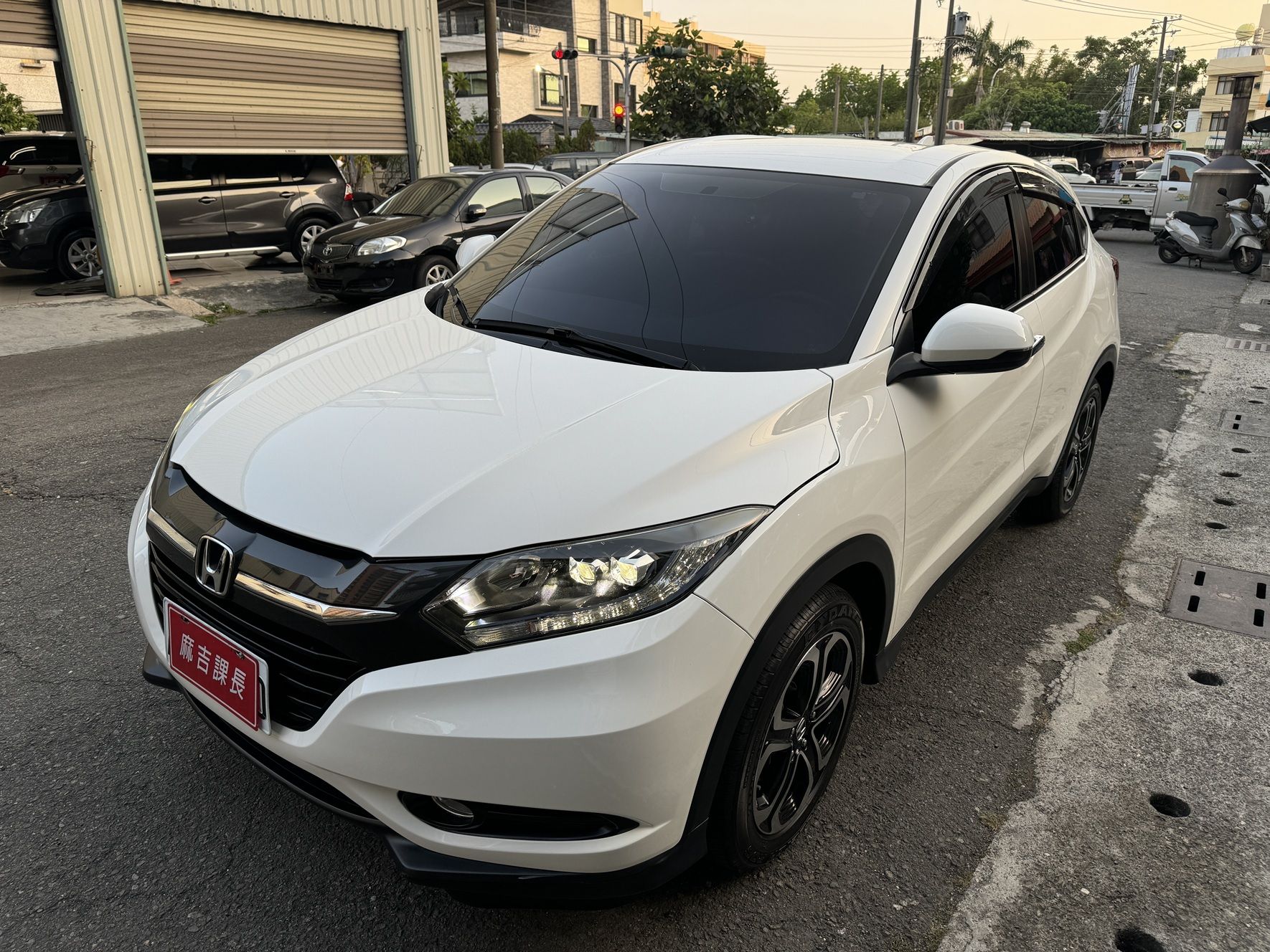 嚴選專區 - Honda HR-V 2018年二手車 48.5萬 高雄市-高雄麻吉課長 | 8891汽車