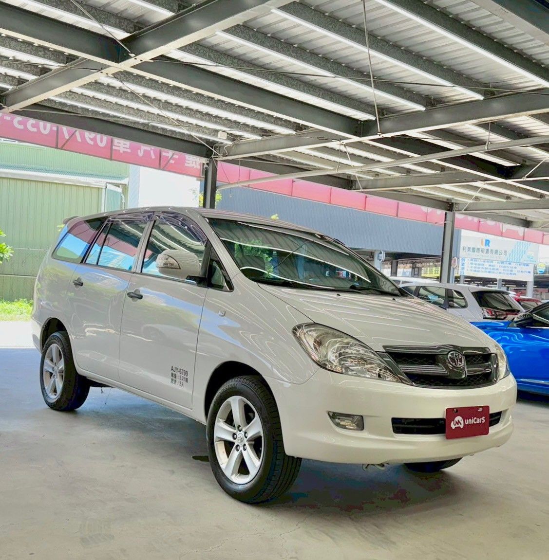 Toyota Innova 2014年二手車 23.8萬 高雄市-uniCarS 車業 | 8891汽車