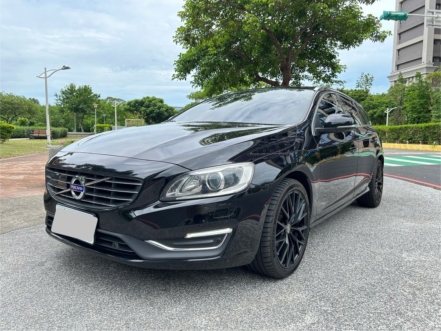Volvo V60 2016年二手車 45.8萬 桃園市-冠威汽車 | 8891汽車