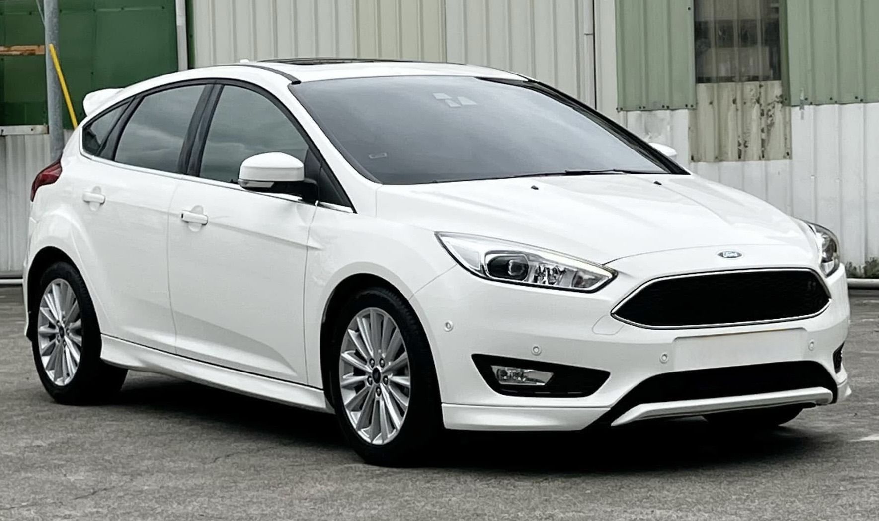 Ford Focus 5D 2016年二手車 14.1萬 台中市-隆運車業 | 8891汽車