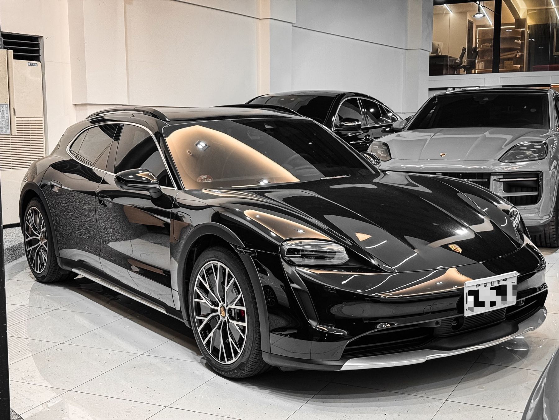 Porsche Taycan Cross Turismo 2023年二手車 388.8萬 新北市-弘達國際汽車 | 8891汽車