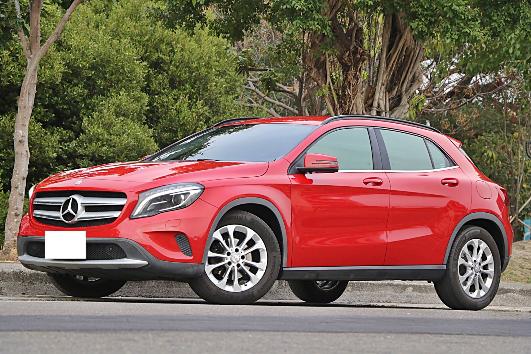 Mercedes-Benz GLA 2015年二手車 52.8萬 高雄市-HOT崧誠汽車 | 8891汽車