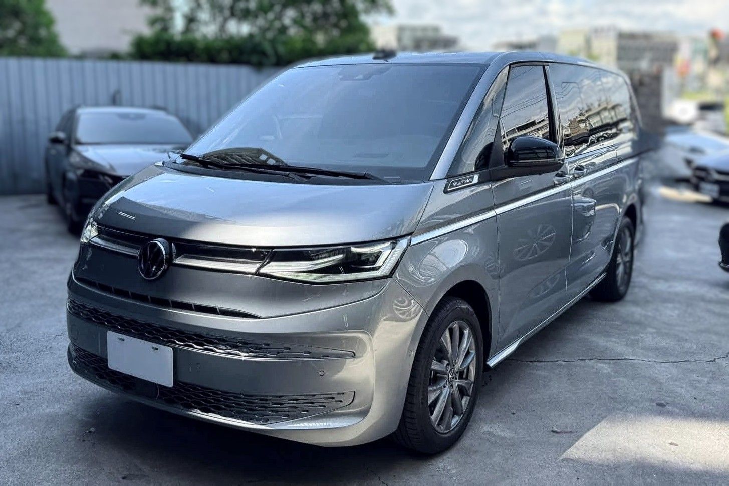 Volkswagen T7 Multivan 2024年二手車 208.8萬 高雄市-鴻齊汽車 SUM | 8891汽車