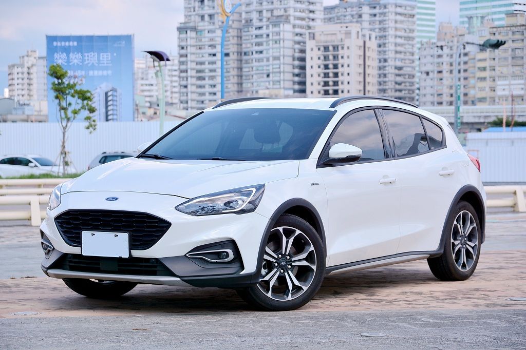 嚴選專區 - Ford Focus 5D 2022年二手車 58.8萬 台中市-泰昌汽車HOT金鑽店 | 8891汽車