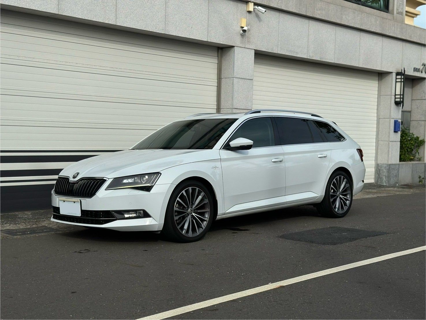 Skoda Superb Combi 2019年二手車 79.8萬 高雄市-高雄御騰汽車 | 8891汽車