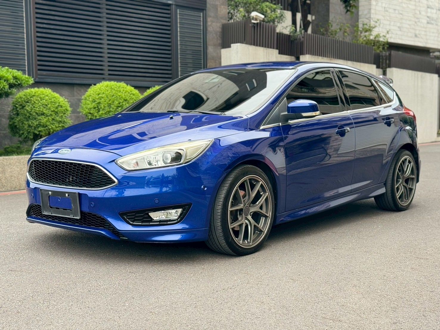 Ford Focus 5D 2016年二手車 25.8萬 台南市-三立國際汽車 | 8891汽車