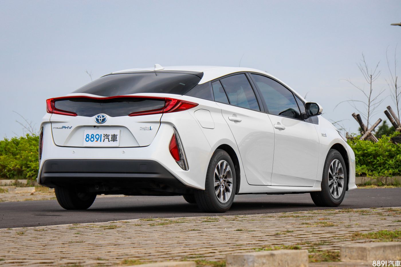 豐田Prius PHV配備更新 簡化入門車機功能 | 8891新車