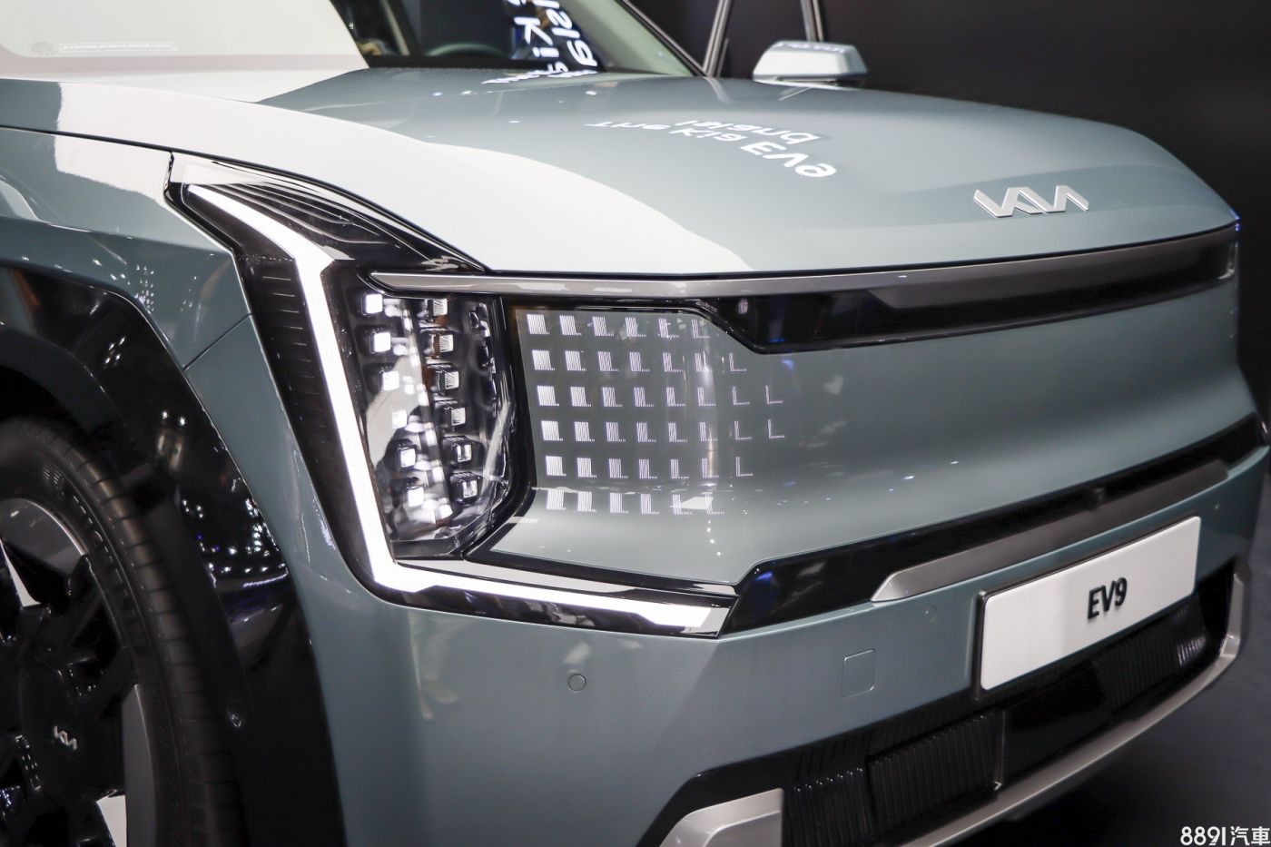 【2023首爾車展】Kia EV9霸氣現身 實車有夠帥！ | 8891新車