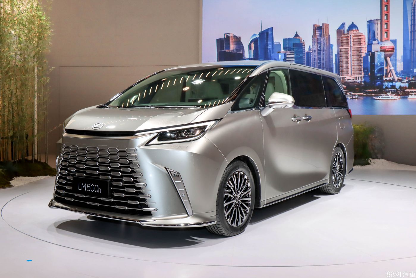 新一代Lexus LM國內上市時間確定！預告8/22正式發表 | 8891新車