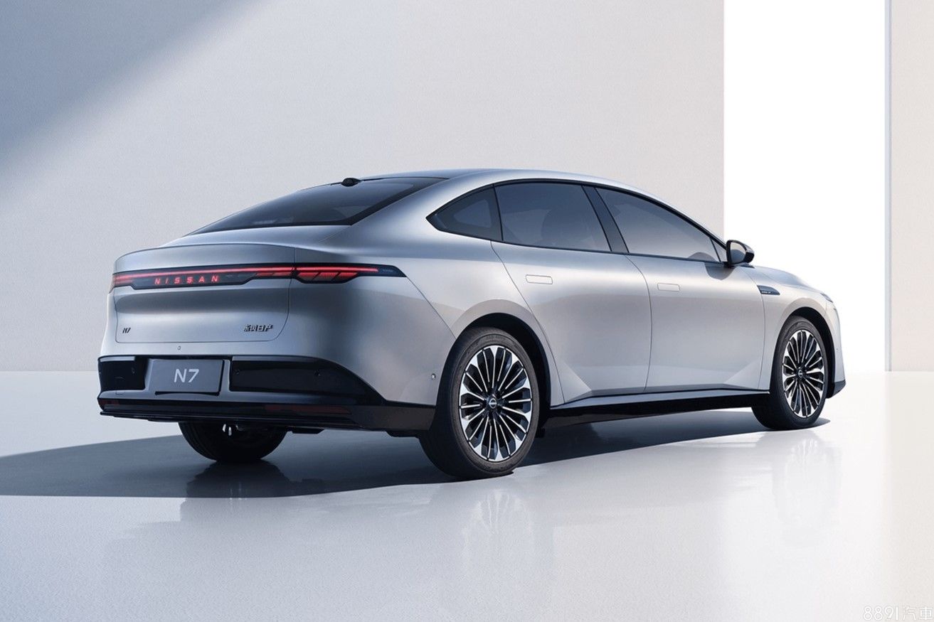 【2025上海車展】日產N7純電轎跑亮相！冰箱、沙發、大螢幕都有！ | 8891新車