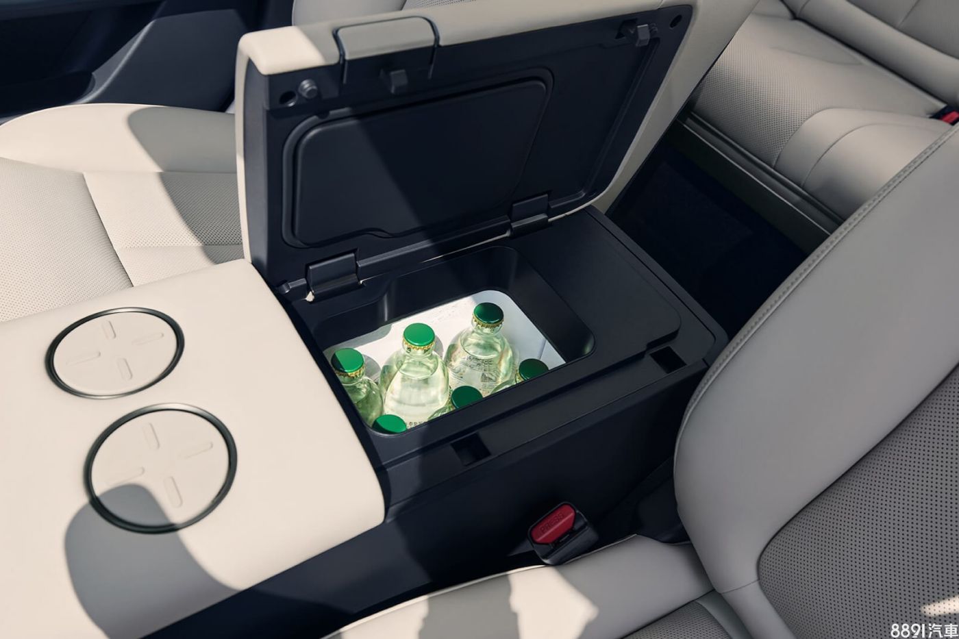 【2025上海車展】日產N7純電轎跑亮相！冰箱、沙發、大螢幕都有！ | 8891新車